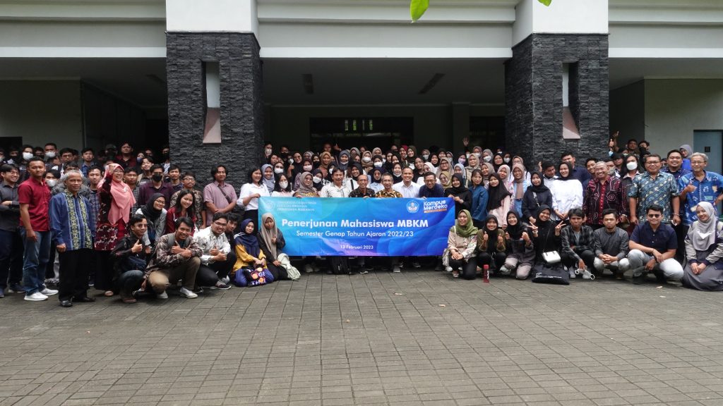 Penerjunan Mahasiswa Program Magang MBKM (Merdeka Belajar Kampus ...
