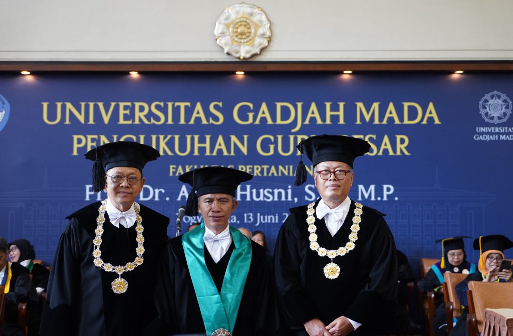 Prof. Dr. Amir Husni, S.Pi., M.P. Dikukuhkan dalam Jabatan Guru Besar ...