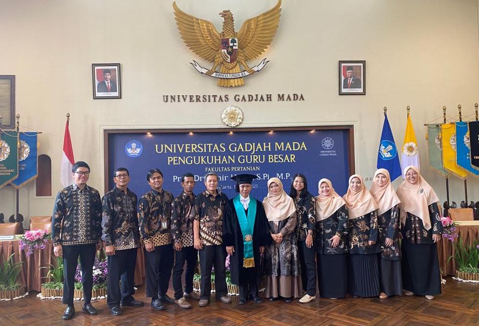 Prof. Dr. Amir Husni, S.Pi., M.P. Dikukuhkan dalam Jabatan Guru Besar ...